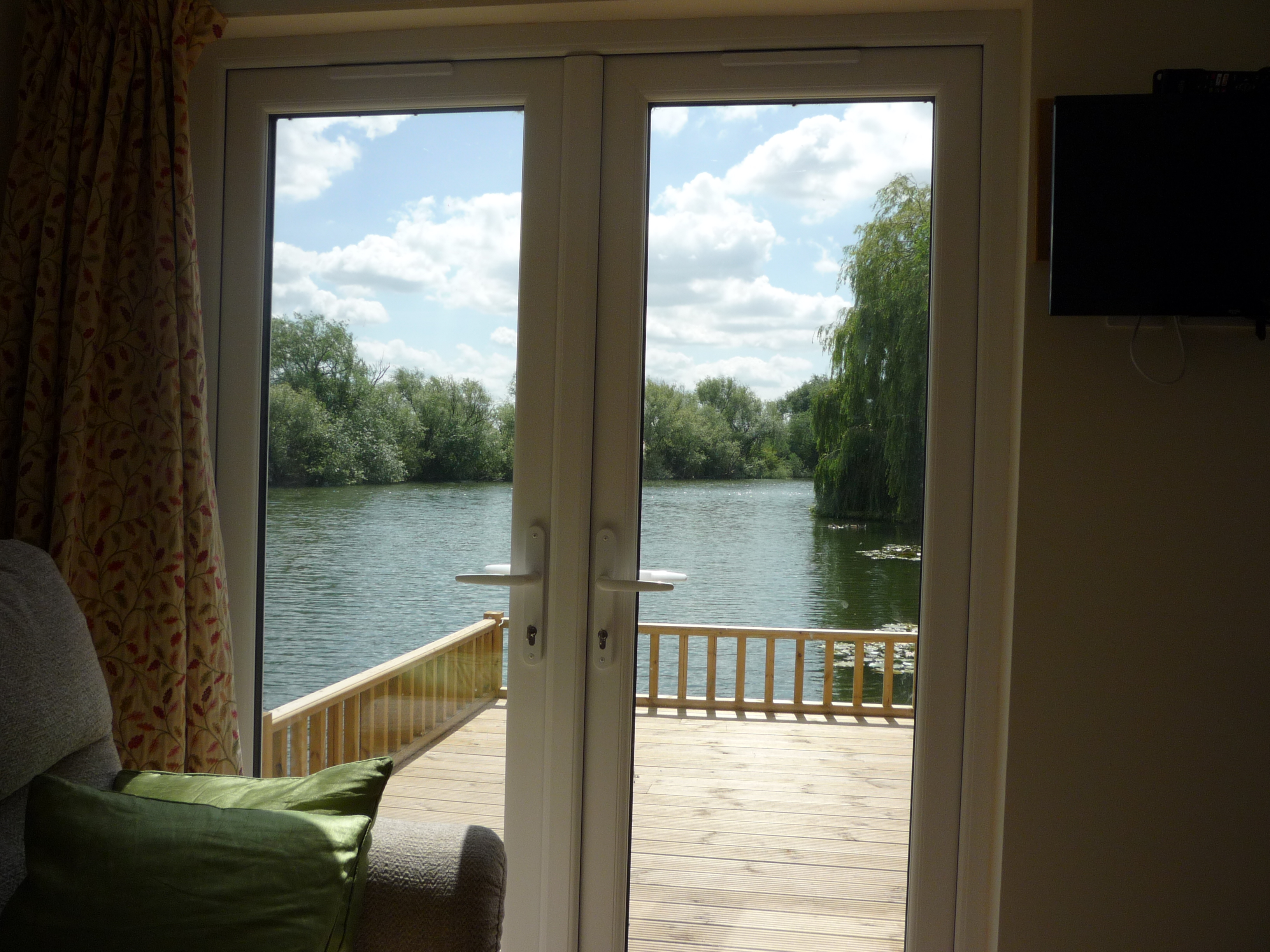 Kingfisher Cottage - Accommodation at Lake Helen With Private Pegs