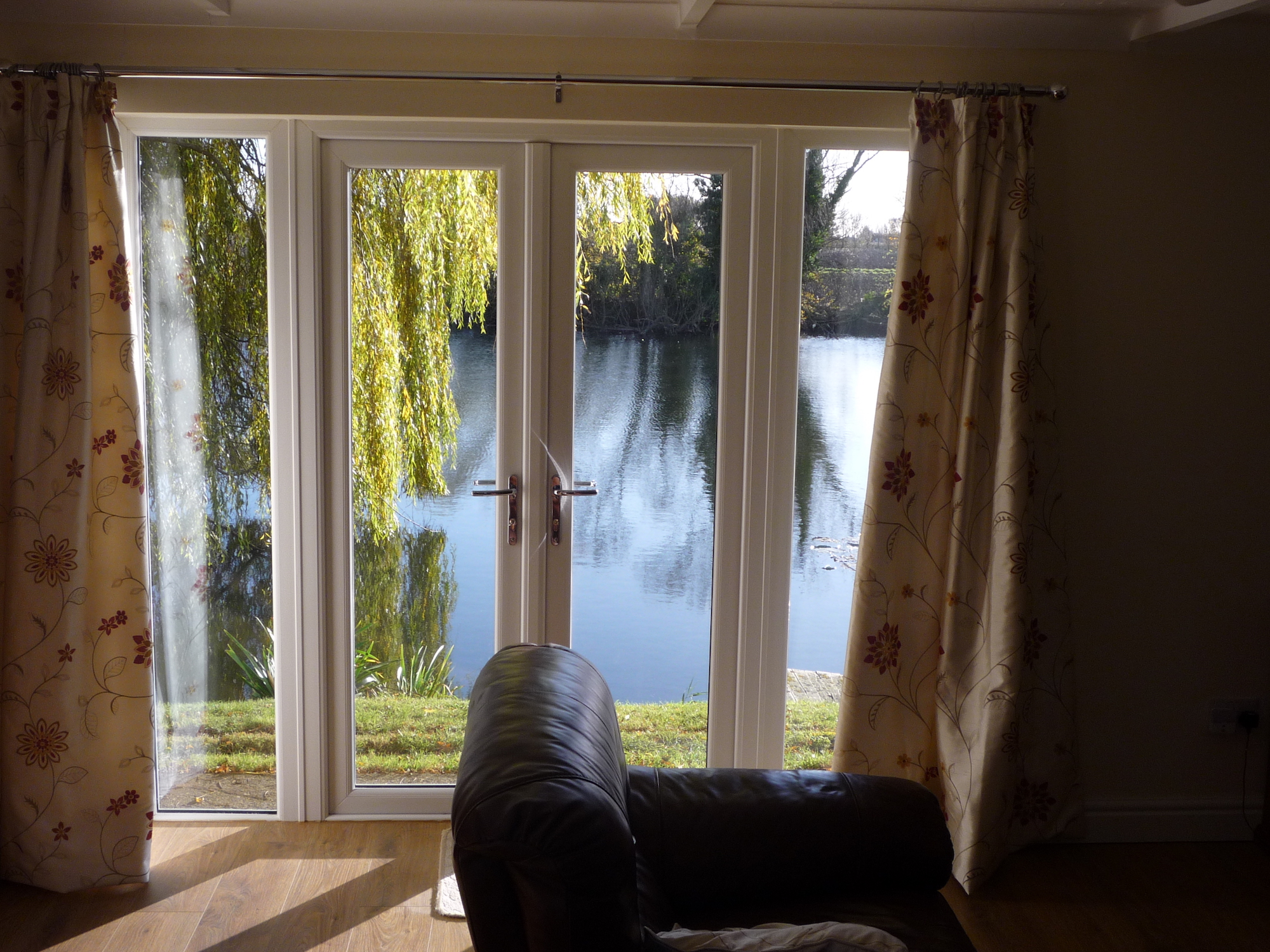 Kingfisher Cottage - Accommodation at Lake Helen With Private Pegs